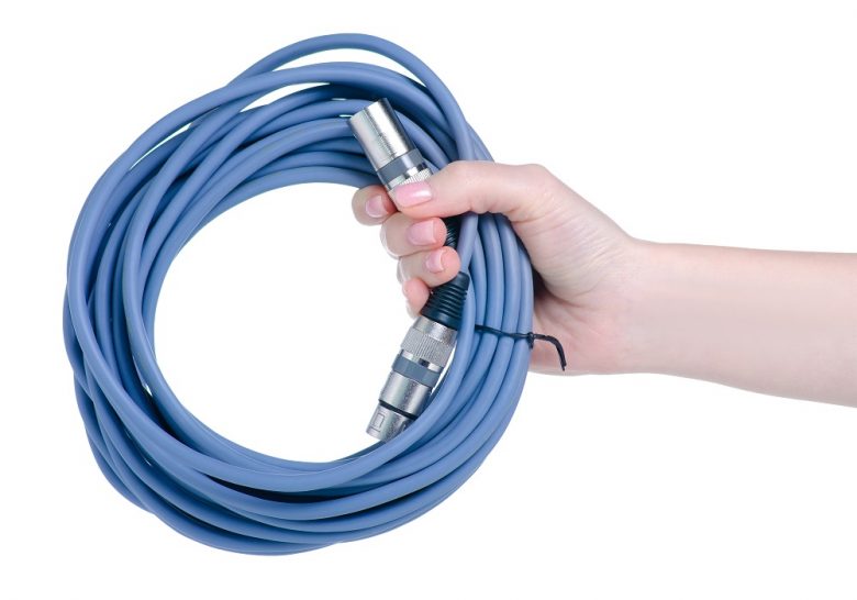 How to Connect Powered Speakers to a Mixer - Howstereo